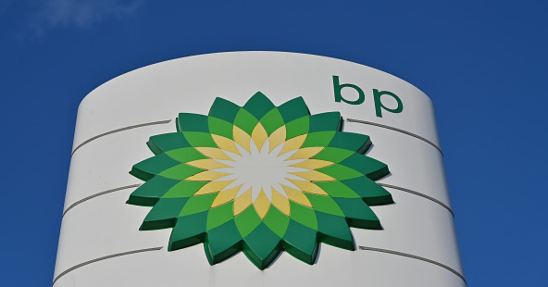 BP shares pop 7% after reports activist hedge fund Elliott has taken a ...