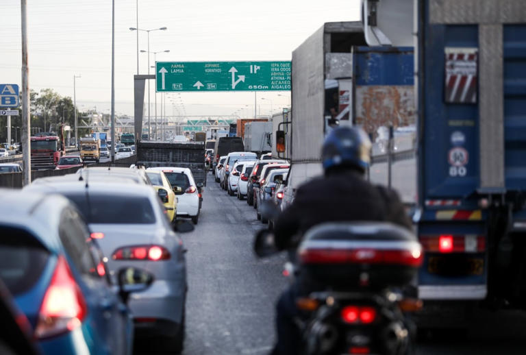 Χάος στην Αττική: Μποτιλιάρισμα 15 χλμ. από Αιγάλεω έως Κηφισιά - Όλος ...