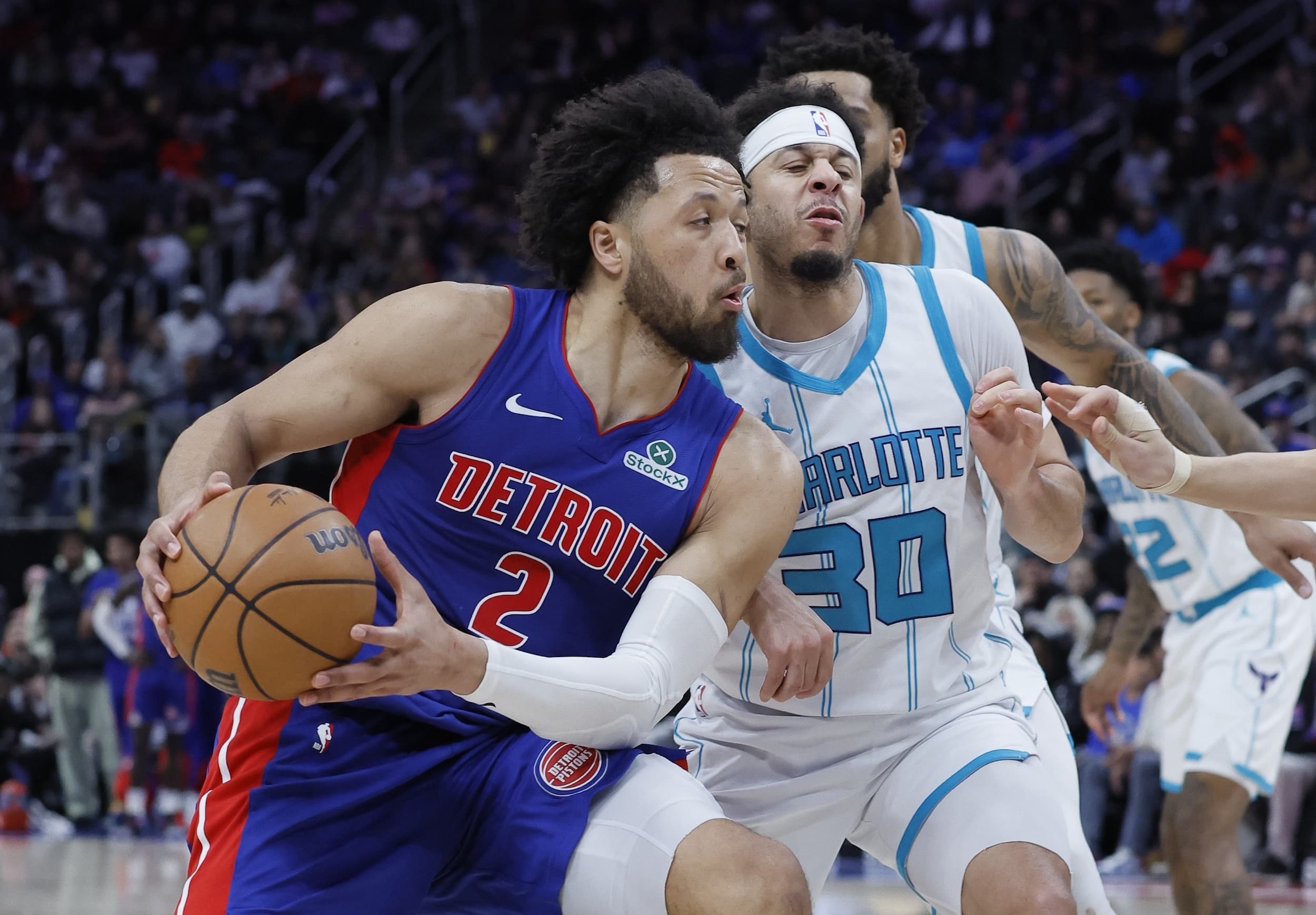 NBA: Pistons start fast, hang on to defeat Hornets