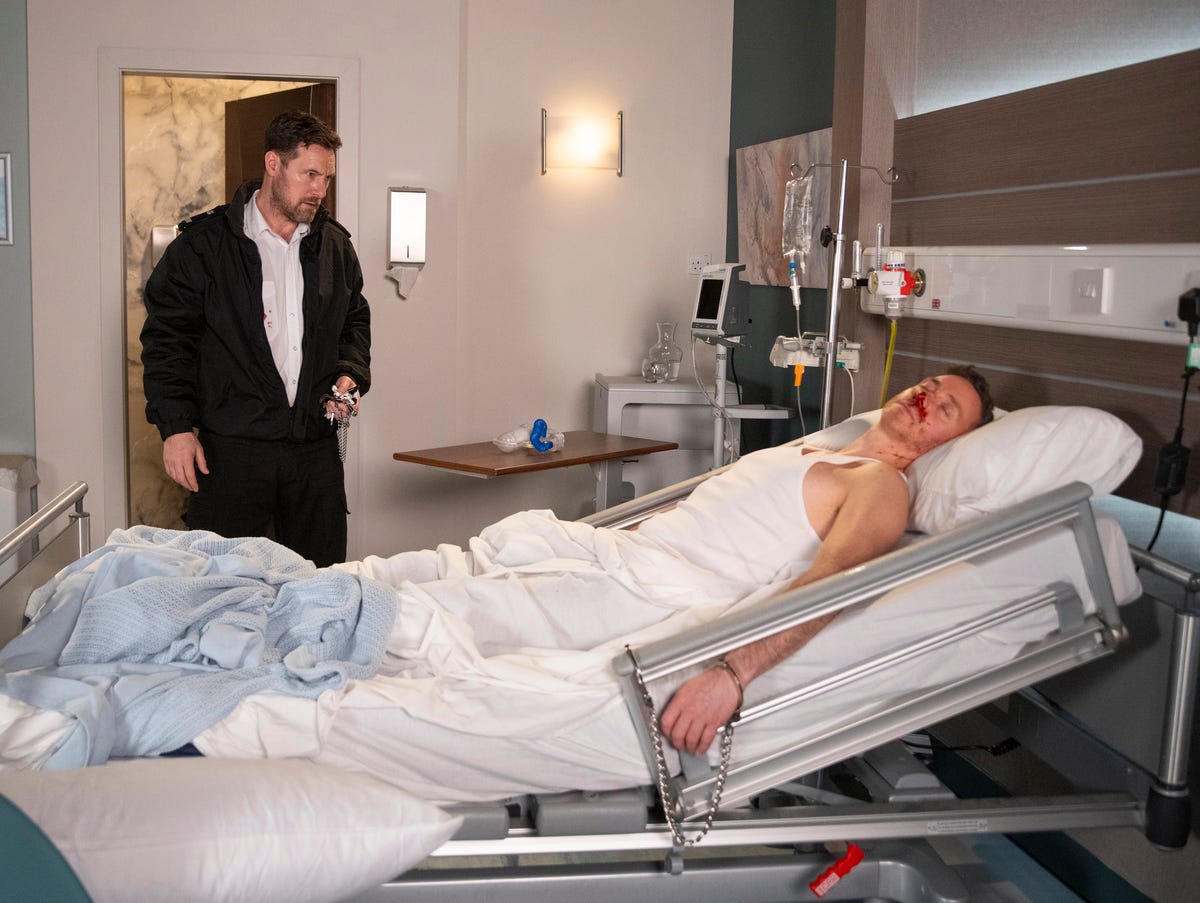 Coronation Street chaos: Rob's desperate escape ends in staircase showdown