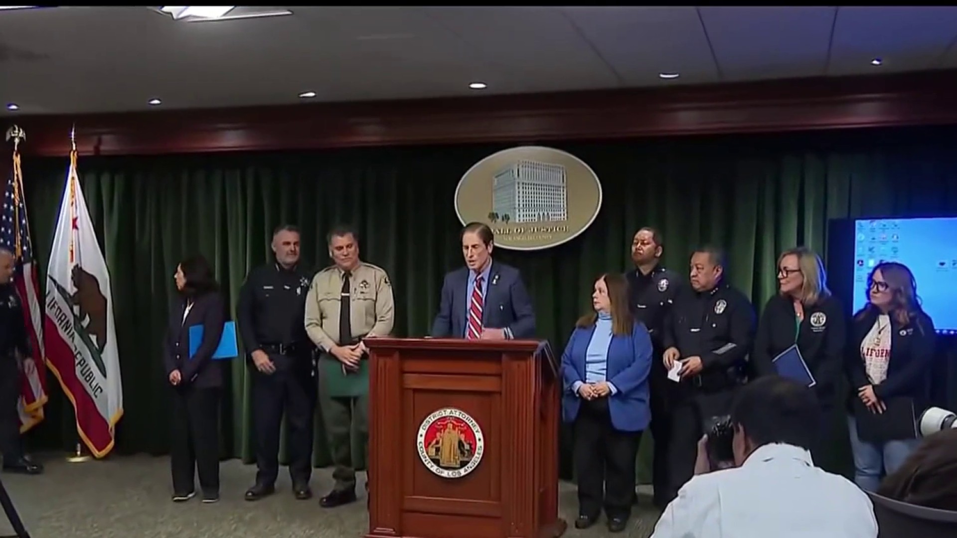 LA District Attorney, lawmakers announce effort to stop looting during ...