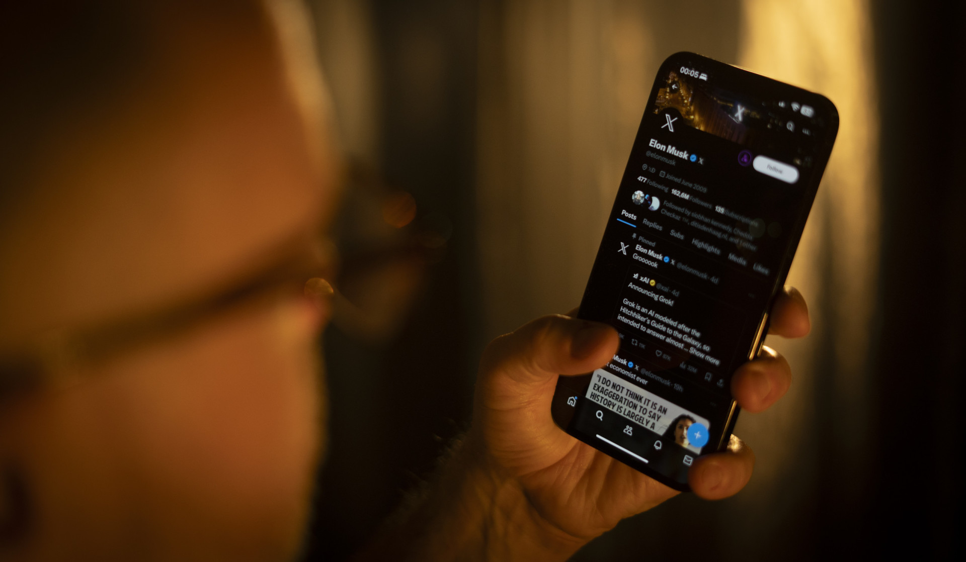 How endless scrolling through social media can make you sick (literally)