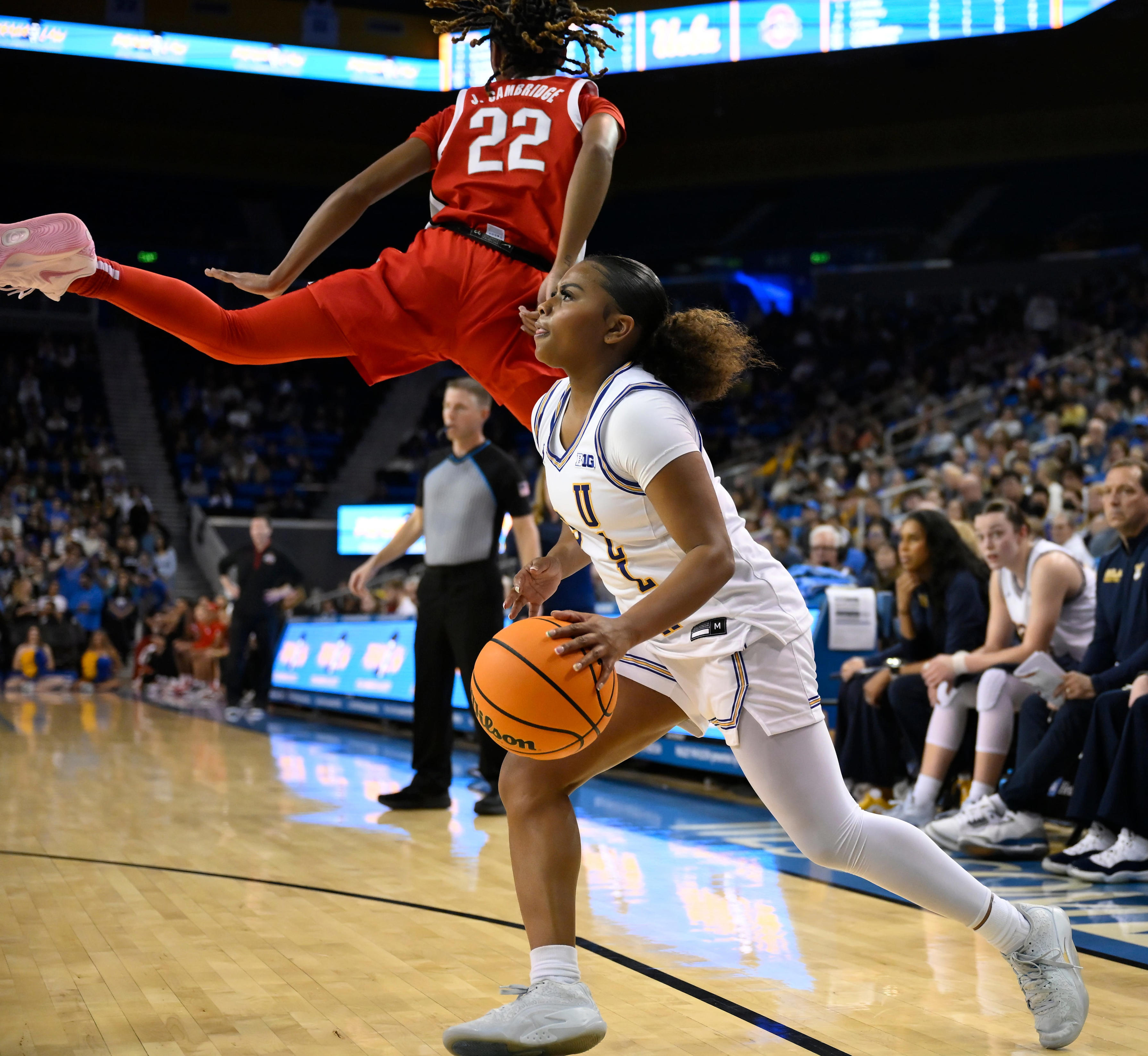 Londynn Jones' five 3s lead UCLA to win over Oregon