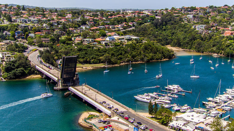 One Of Sydney's Best Hikes Is A Laidback Harborside Trail To A Charming ...