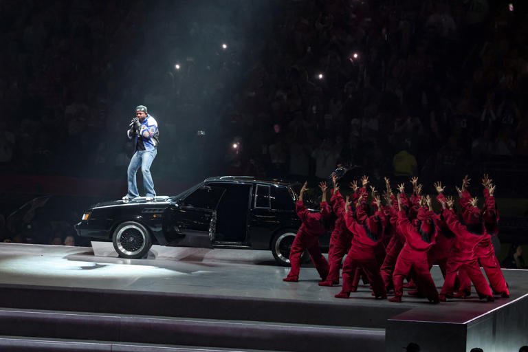 Performer in Kendrick Lamar’s Super Bowl Halftime Show Detained for ...