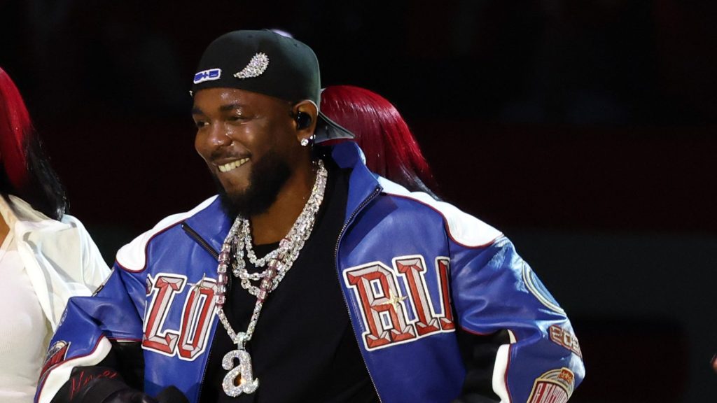 Kendrick Lamar Gets Memed For Smiling While Rapping Drake Line In "Not ...