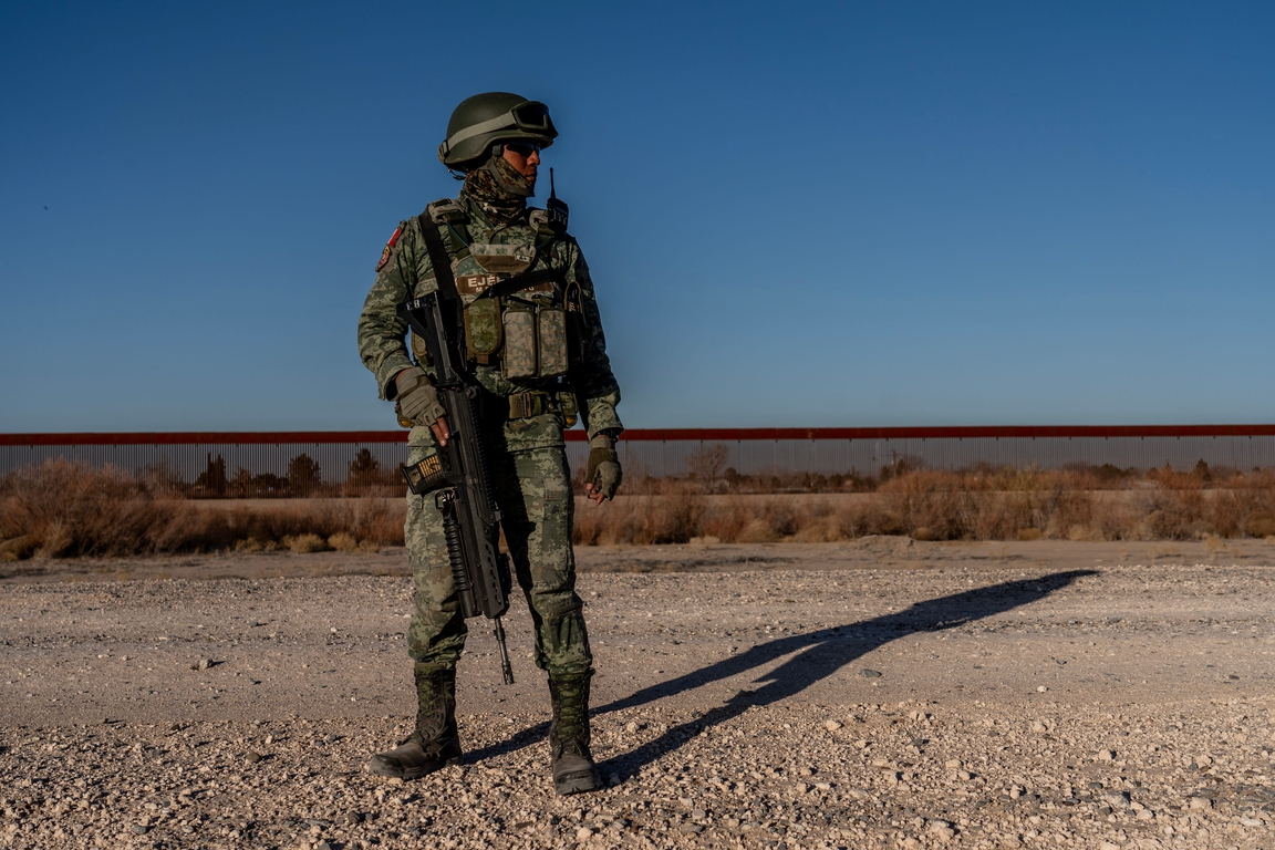 Guarding the Border: Mexican Soldiers Deployed in the Valley of Juarez ...