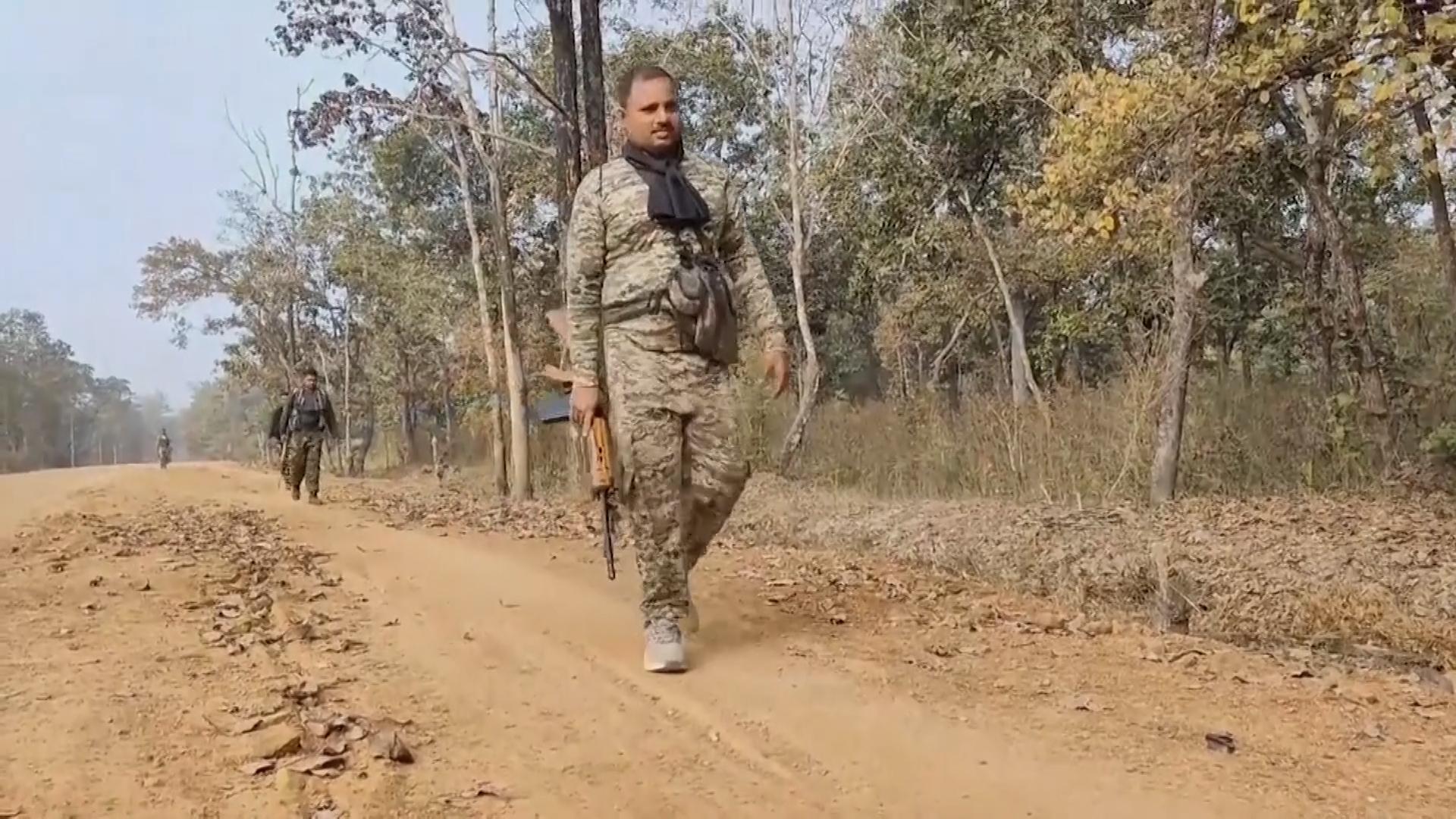 31 suspected Maoist rebels and 2 police officers killed in forest ...