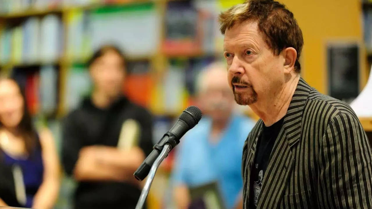 Bestselling comic novelist Tom Robbins dies at 92