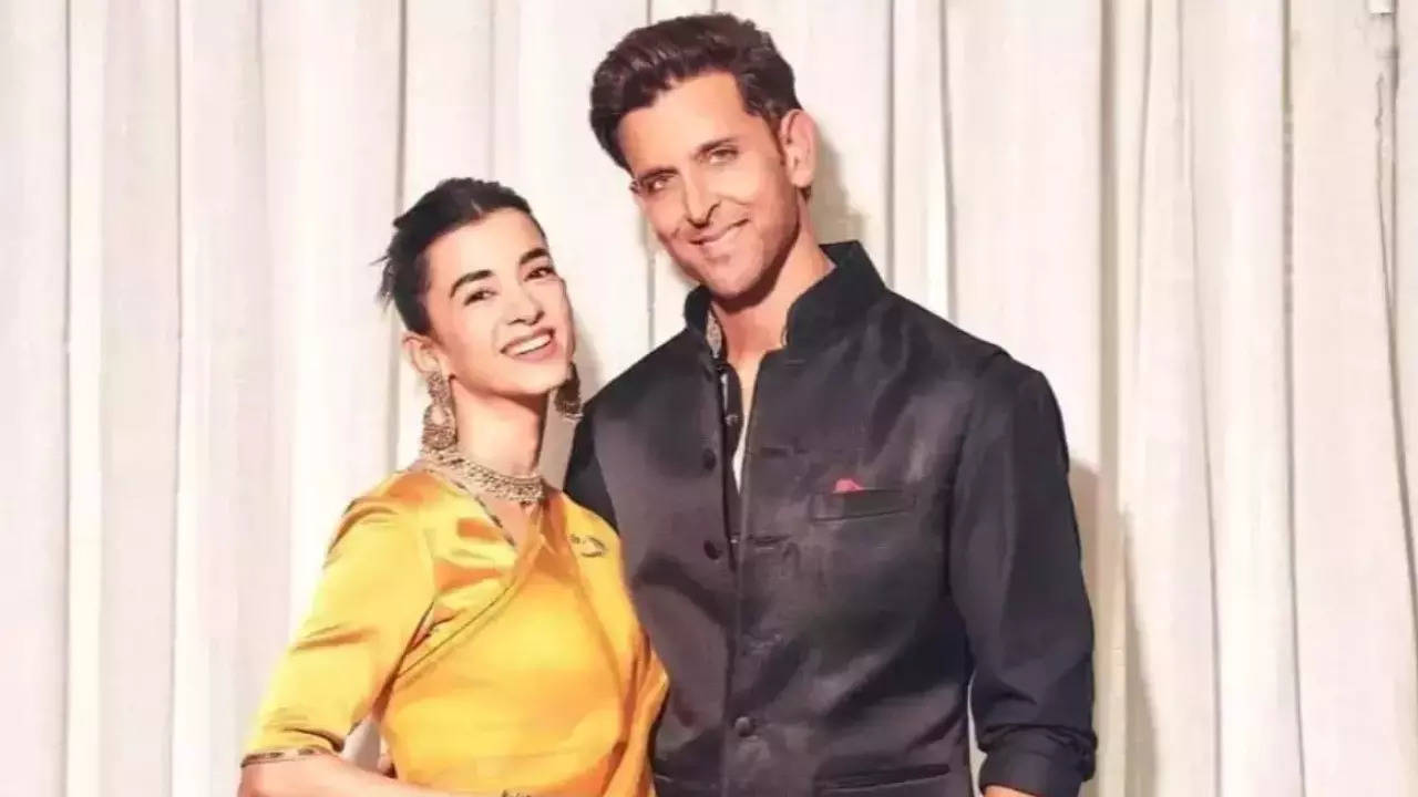 Saba Azad gives a befitting reply to a troll who taunts that she doesn ...