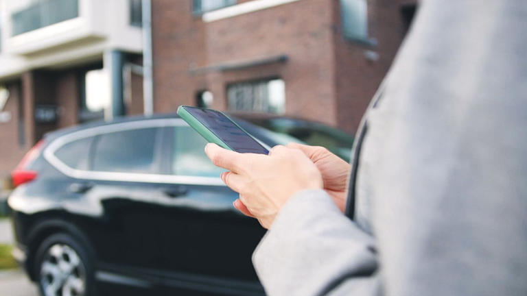 FTC, FBI warn of text scam circling involving unpaid tolls