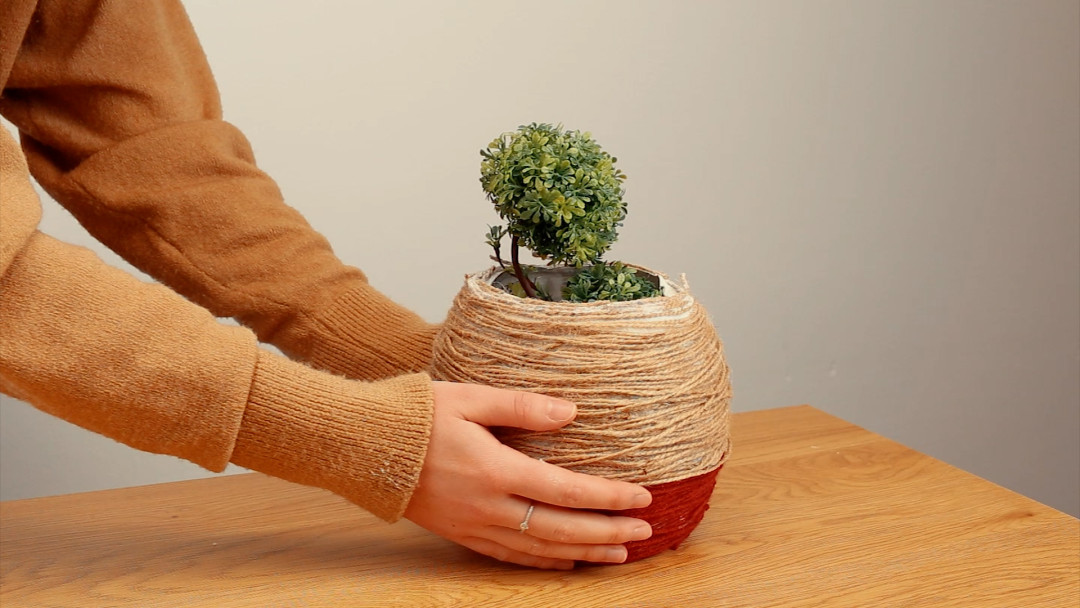 Steps To Adorable DIY Paper Vase