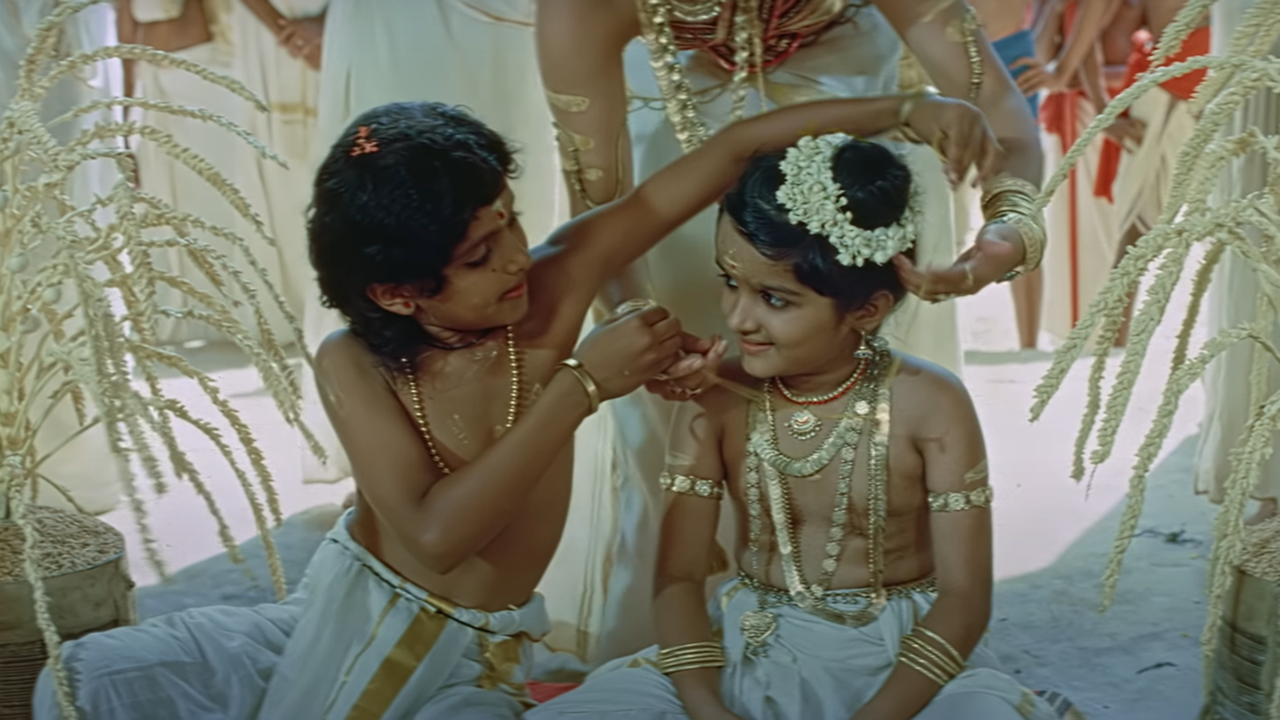 Unni Ganapathi Thamburaane Music Video From Oru Vadakkan Veeragatha ...