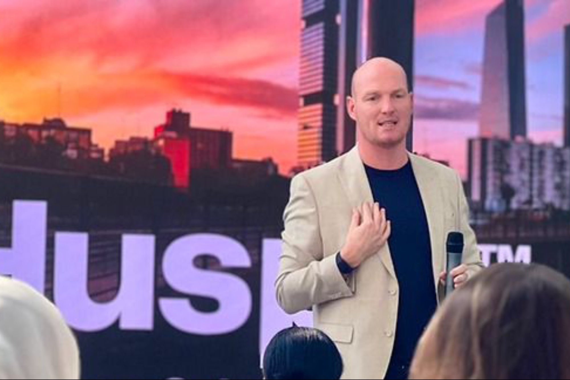 Huspy Wins Fastest Growing Agency of the Year at Bayut Awards 2024