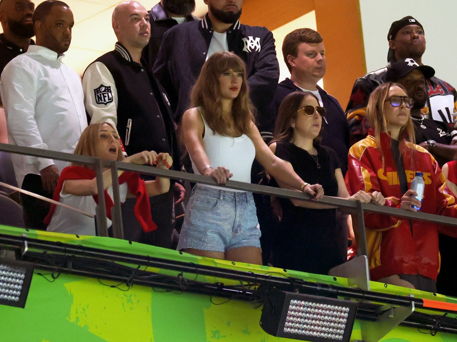 Taylor Swift's Super Bowl booing 'hit a nerve' as body language expert ...