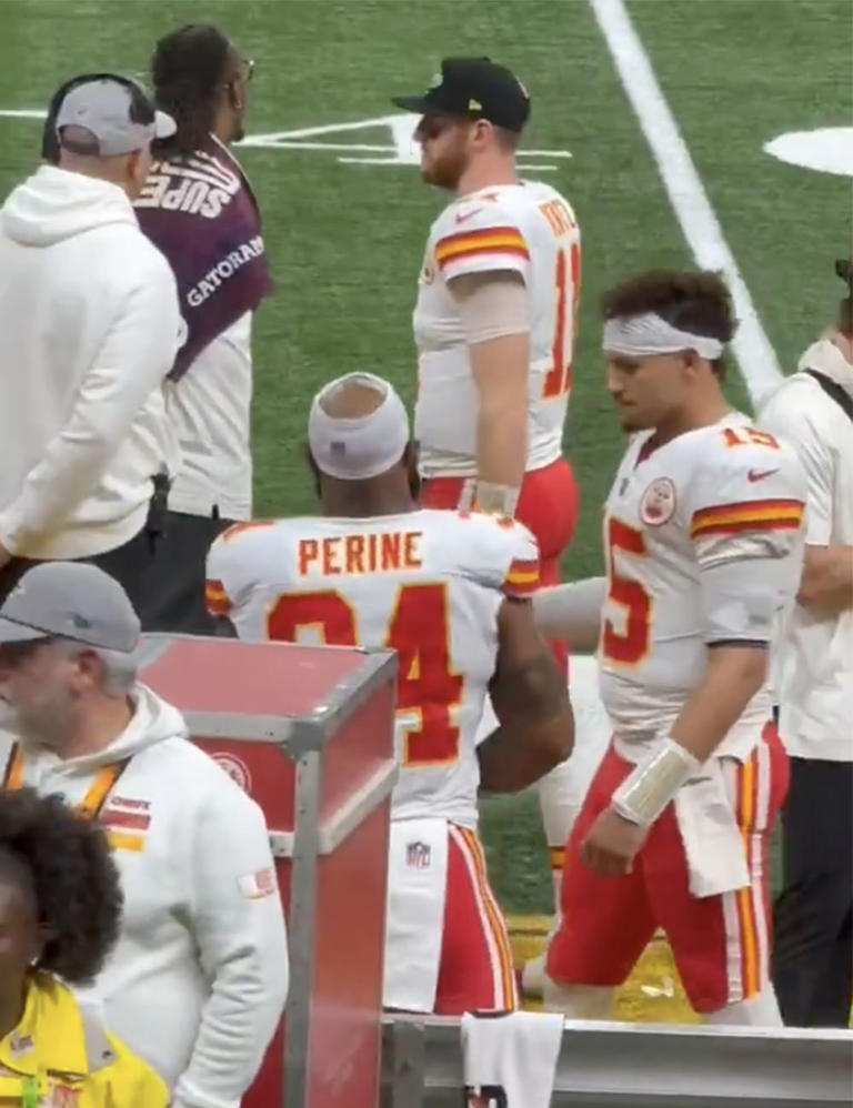 Patrick Mahomes snubs Samaje Perine while dapping up Chiefs teammates ...