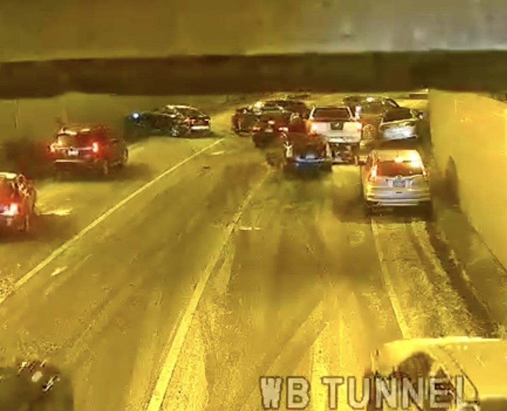Watch: Saturday pileup in I-94 Lowry Hill Tunnel after heavy snow in ...