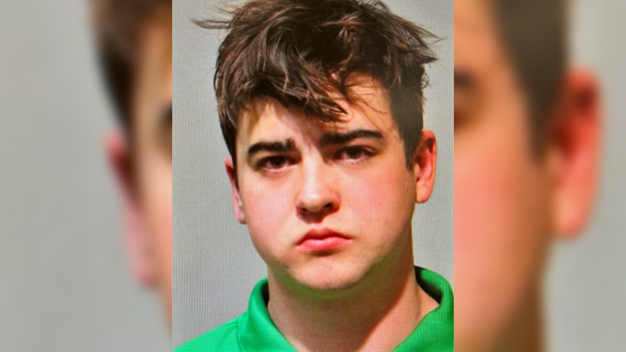 Man who walked onto golf course during WM Phoenix Open arrested ...