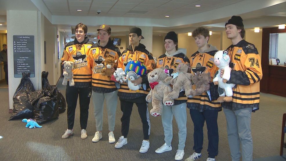 Gamblers' Teddy Bear Toss brings smiles, comfort to Green Bay's young ...