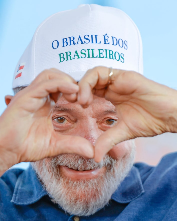 Lula atualiza perfis em redes sociais com foto de boné com frase ‘O ...