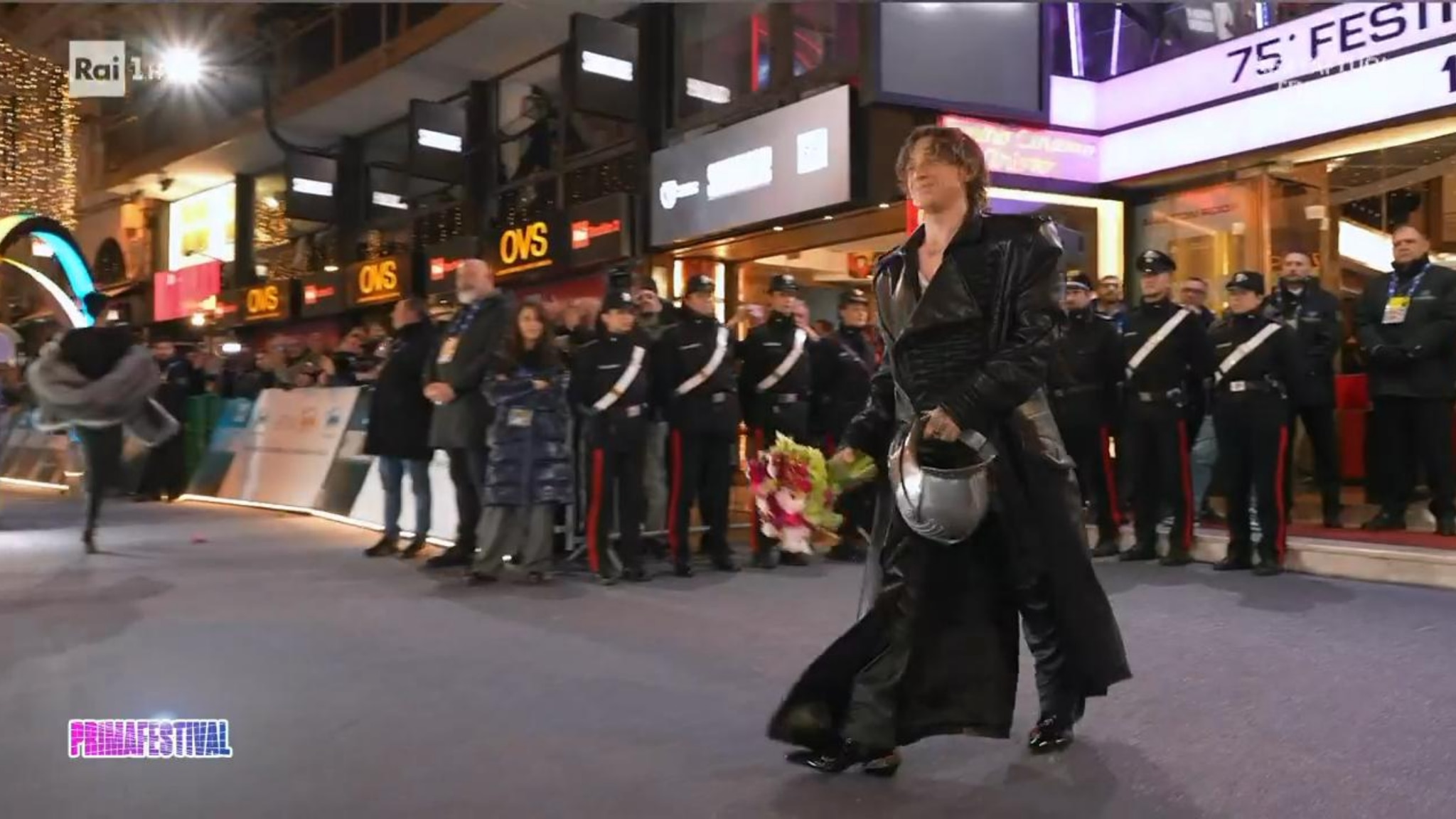 Sanremo 2025, Irama: look medievale (e un po' Guerre stellari) per il ...