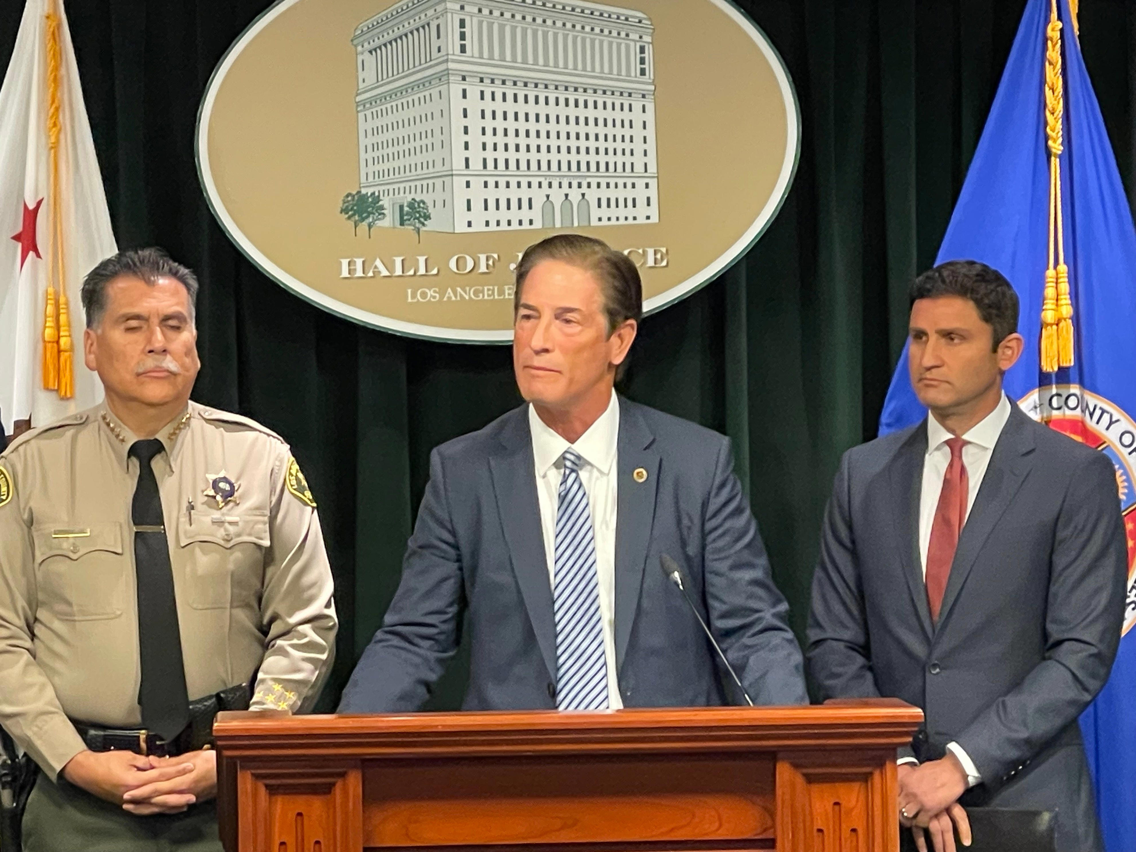 DA Hochman, state lawmakers announce bill to crack down on fire zone ...