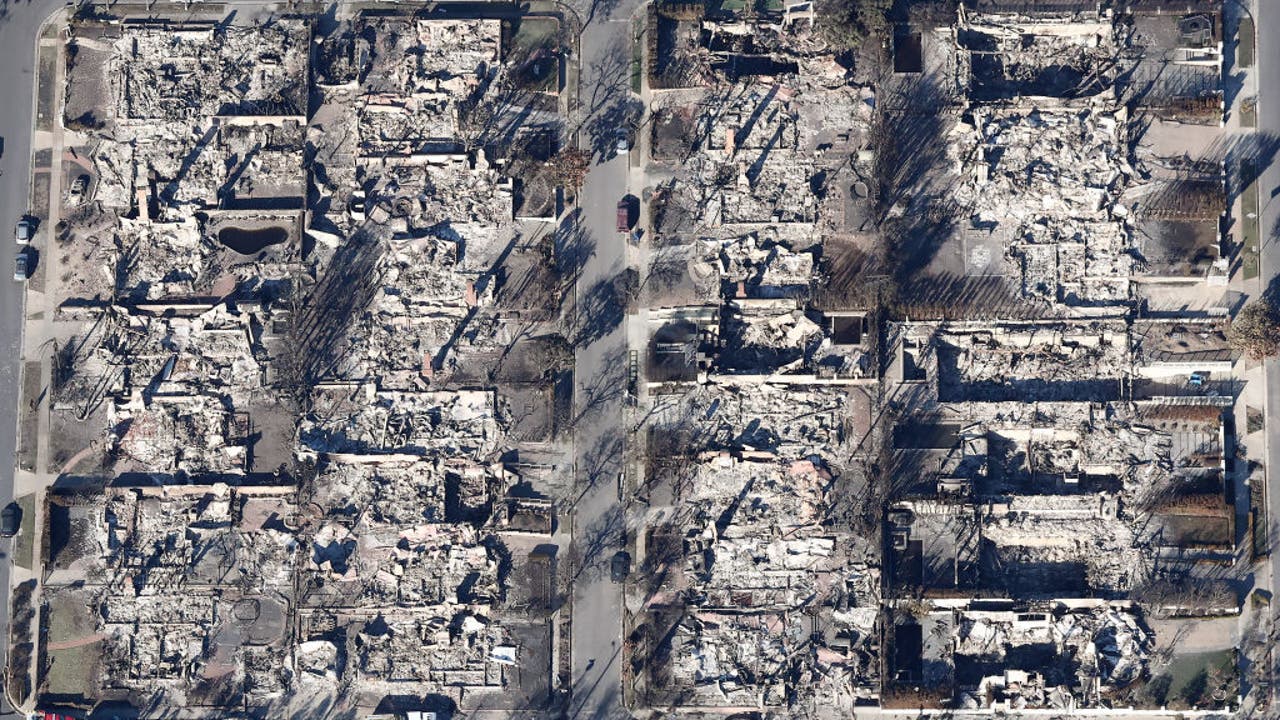 Burned lot in Pacific Palisades sells for nearly $1 million less than a ...