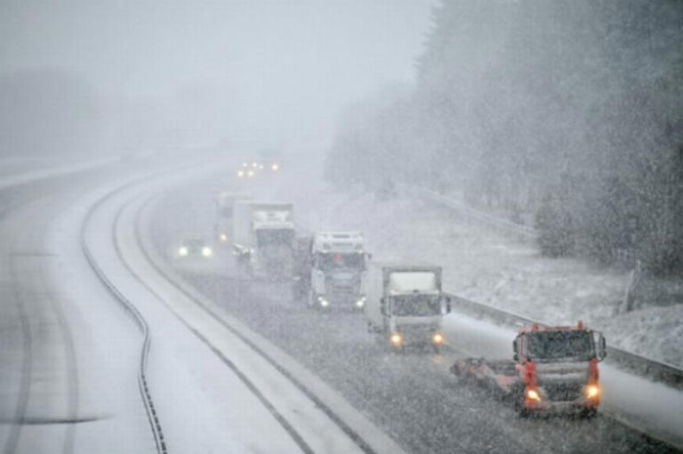 Seven cities in England and Scotland set to wake up to -2C snow tomorrow