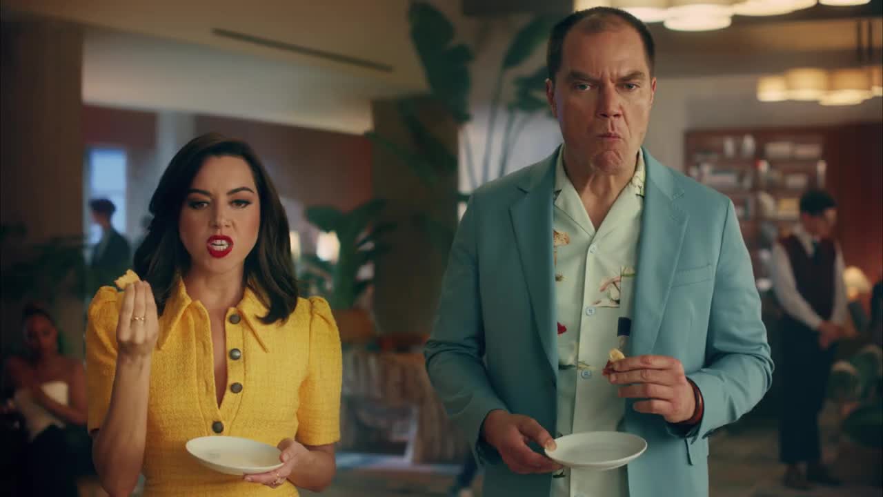 Anuncio Super Bowl 2025: Ritz con Bad Bunny, Aubrey Plaza y Michael Shannon