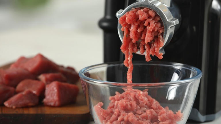 The Problem With Prepackaged Ground Beef (And How To Fix It)