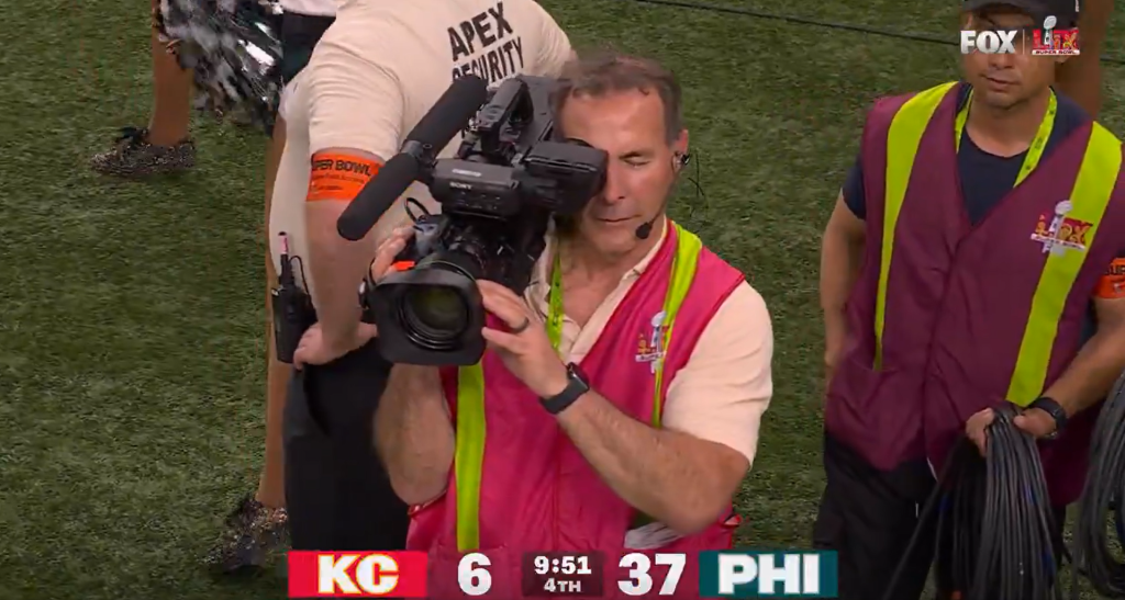 Fox makes great gesture during Super Bowl