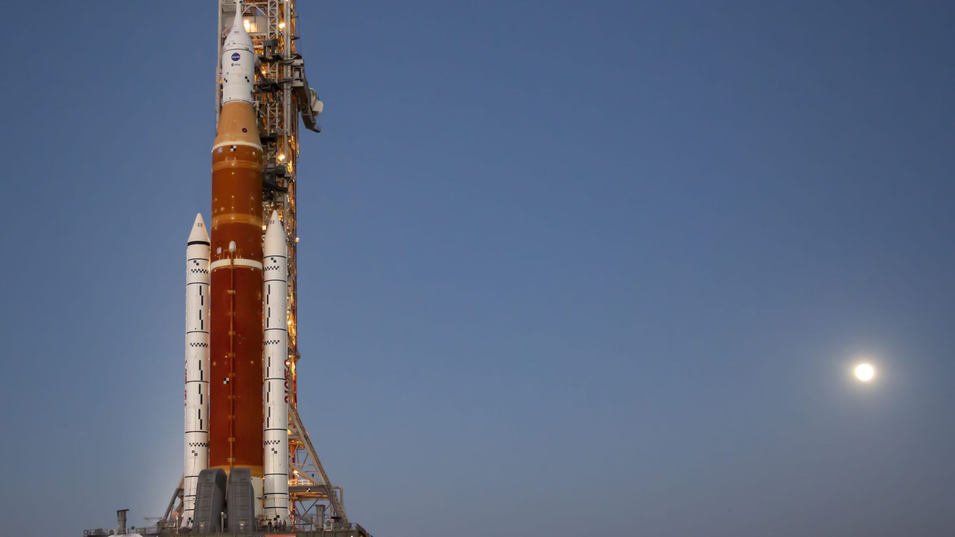 Destino incerto per il razzo SLS: Boeing annuncia il taglio di 400 ...