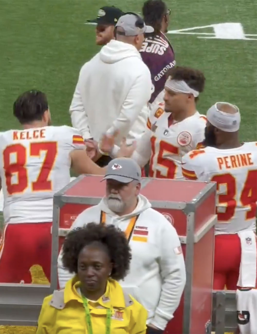 Patrick Mahomes snubs Samaje Perine while dapping up Chiefs teammates ...