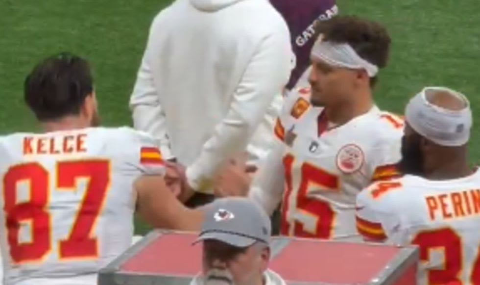 Patrick Mahomes sparks controversy by snubbing team-mate after ...