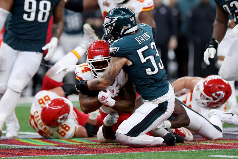 Patrick Mahomes snubs Samaje Perine while dapping up Chiefs teammates ...