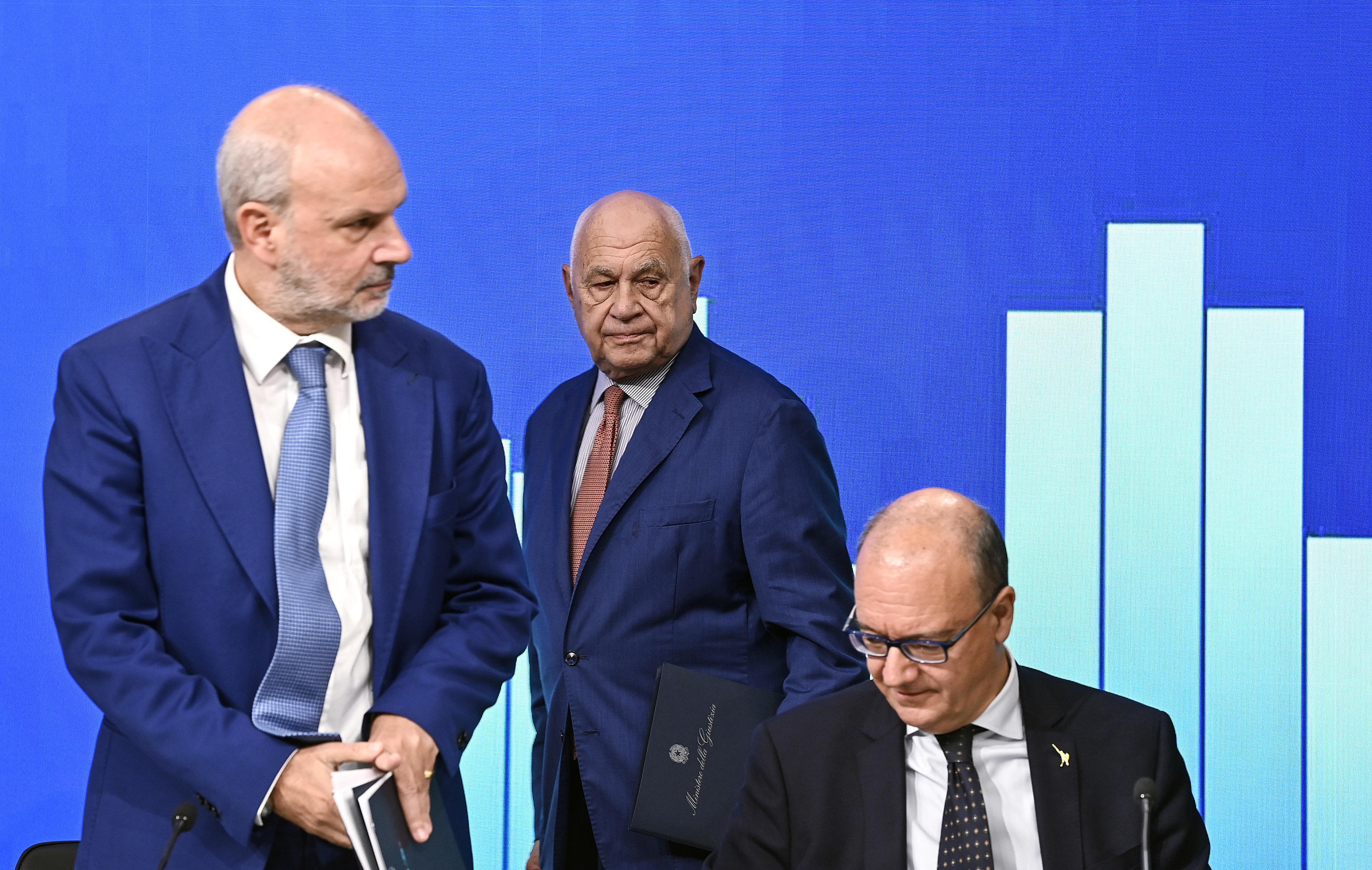 Valditara a Nordio, arresto per chi aggredisce i prof