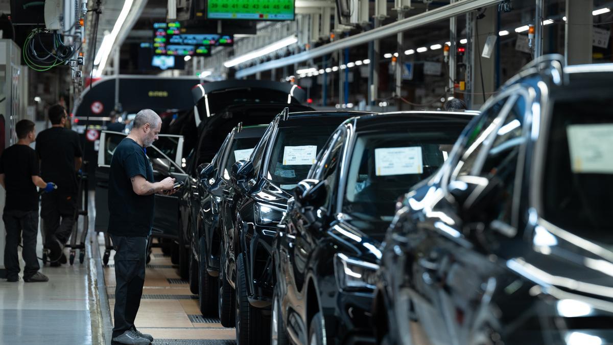 Las ventas de coches se disparan en noviembre y los híbridos y ...
