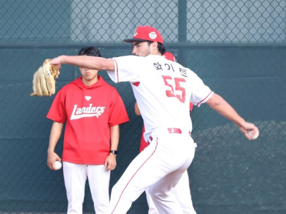 '와 미쳤다' KBO에 156㎞-157㎞ 외인 듀오라니→벌써 美 캠프서 '150㎞' 강속구 뿌렸다... 역대급 기대감 폭발