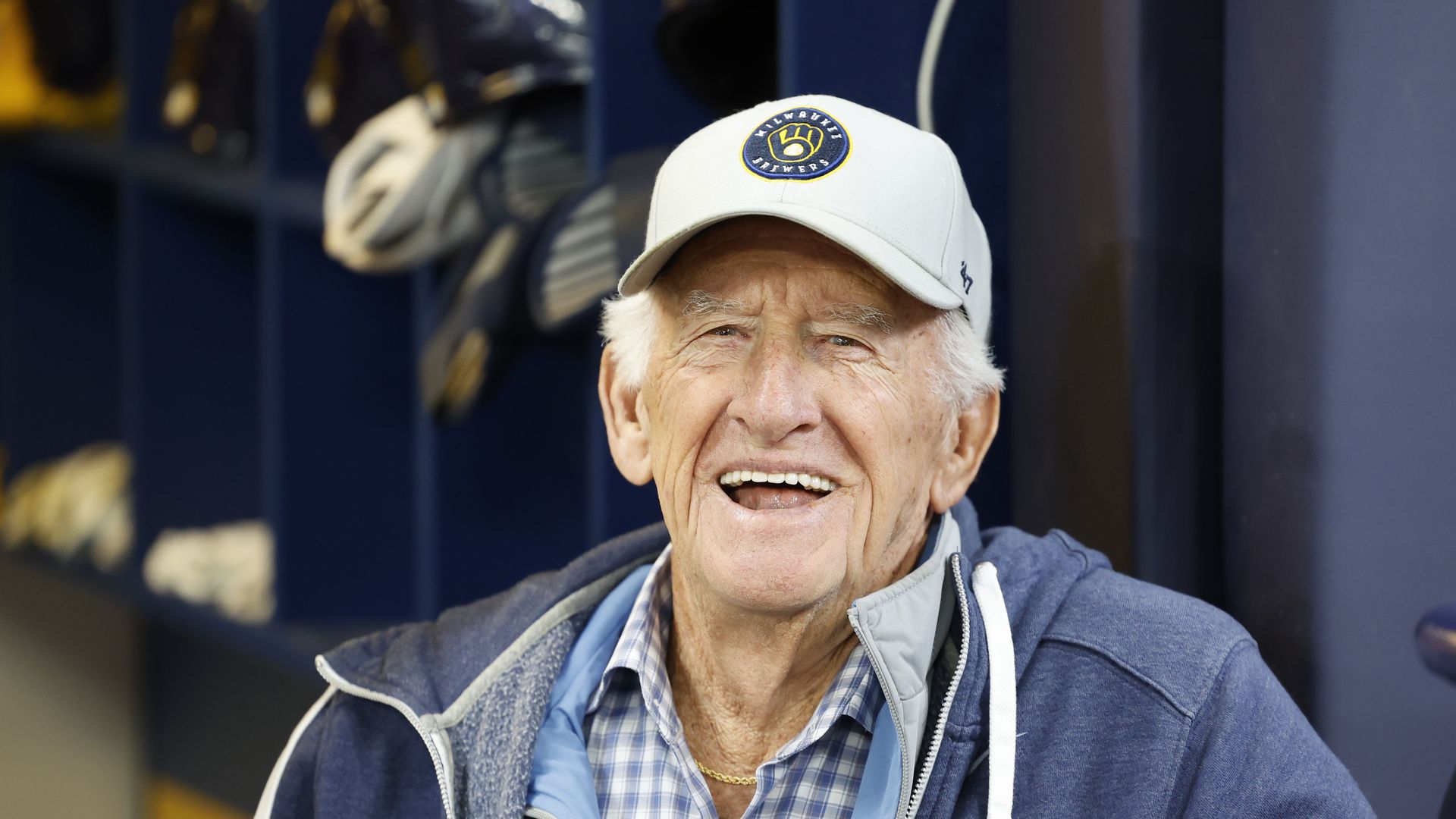 Brewers reveal uniform patch to honor Bob Uecker