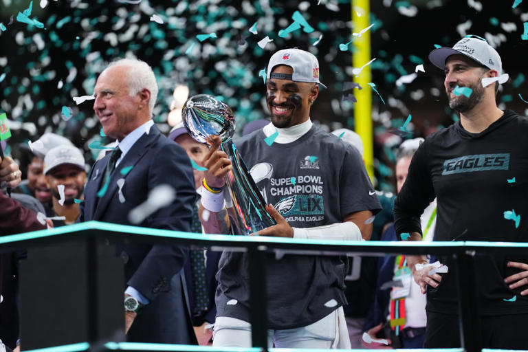 'Epic' - Jalen Hurts Photo Going Viral After Super Bowl Win Over Chiefs 'Epic' - Jalen Hurts Photo Going Viral After Super Bowl Win Over Chiefs