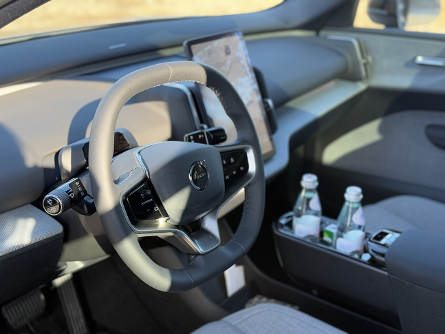 "서울→부산 400km 거뜬" 가성비의 끝 '볼보 EX30'