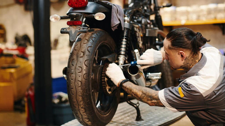 7 Penyebab Rantai Motor Cepat Kendor dan Cara Mengencangkannya