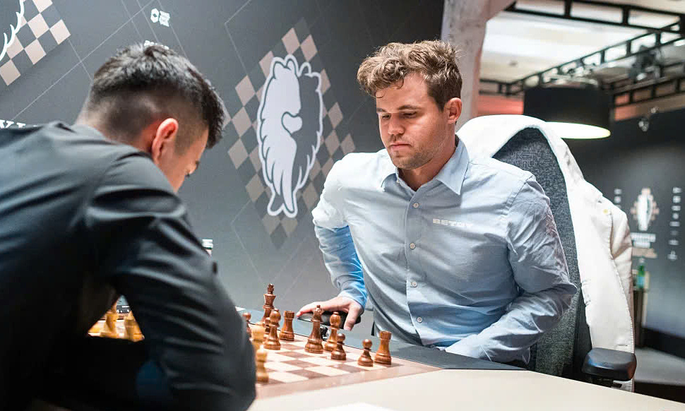 Carlsen, Caruana toàn thắng ở tứ kết Freestyle Chess