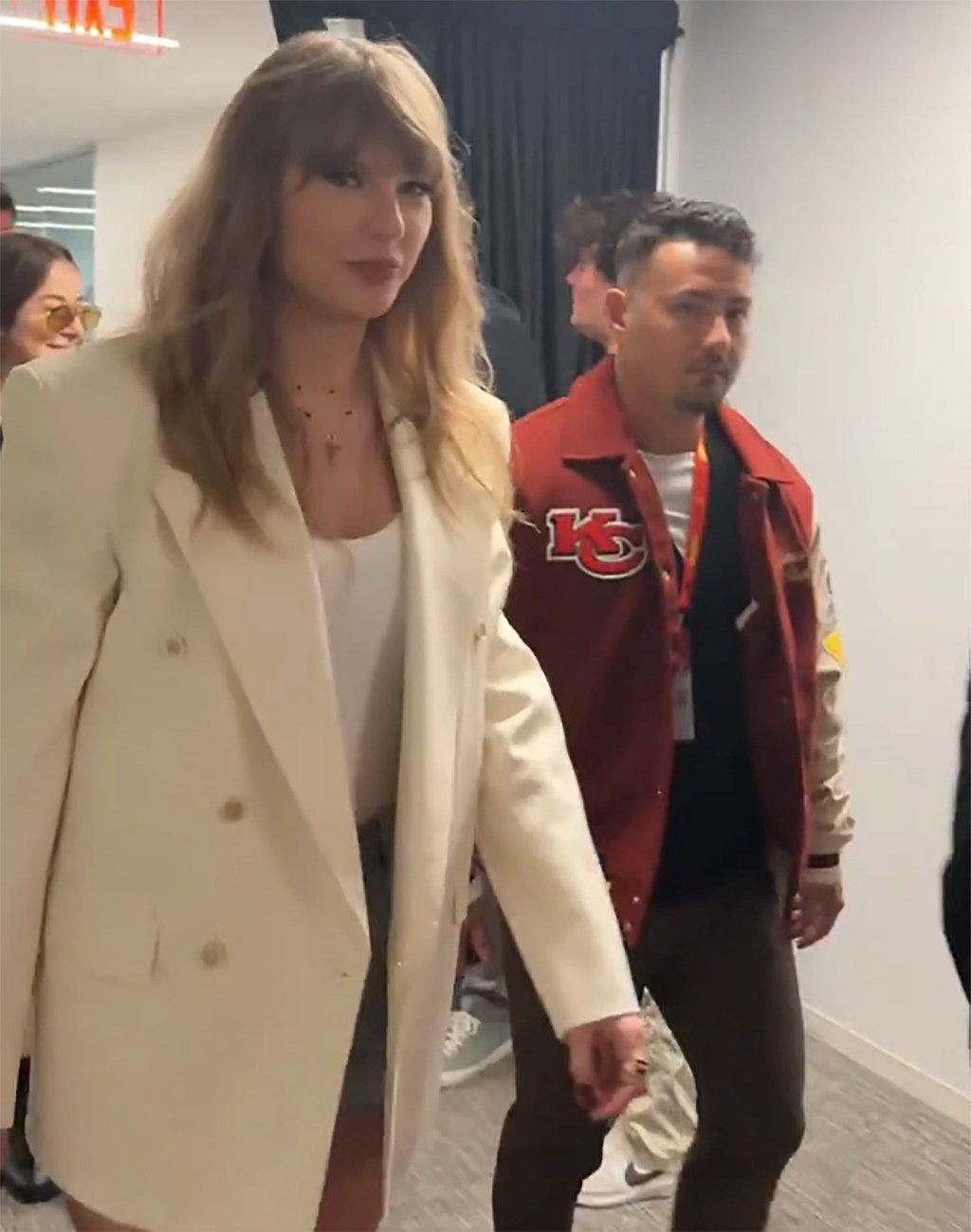 Taylor Swift jets out of New Orleans after Travis Kelce and the Chiefs ...