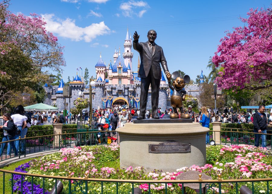 Disneyland honors first responders who battled L.A. County wildfires ...