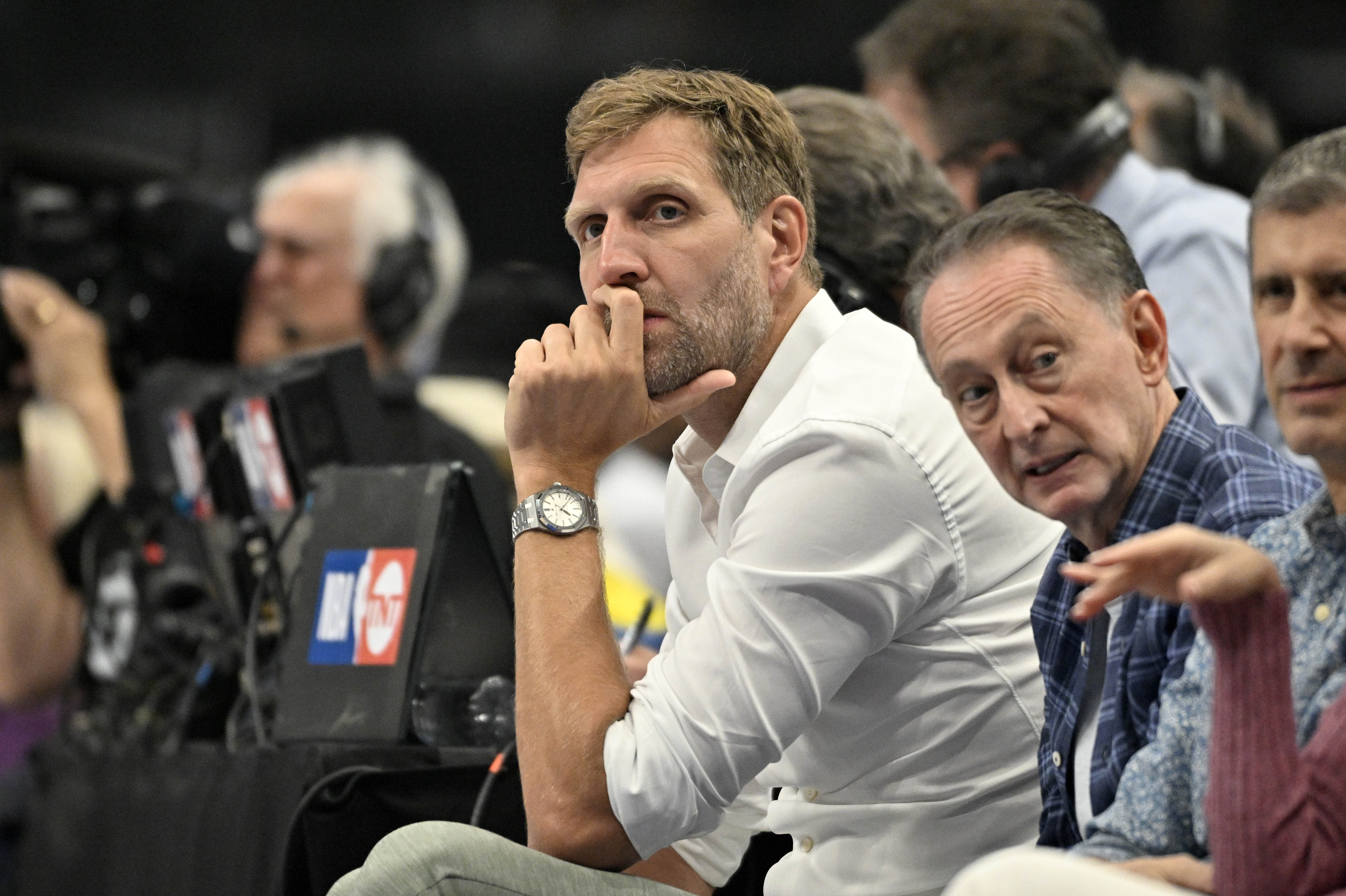 Mavericks legend Dirk Nowitzki shows up for Luka Doncic's first game as ...
