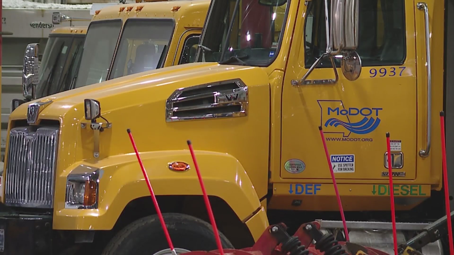MoDOT, KDOT crews pretreating roadways ahead of winter storm