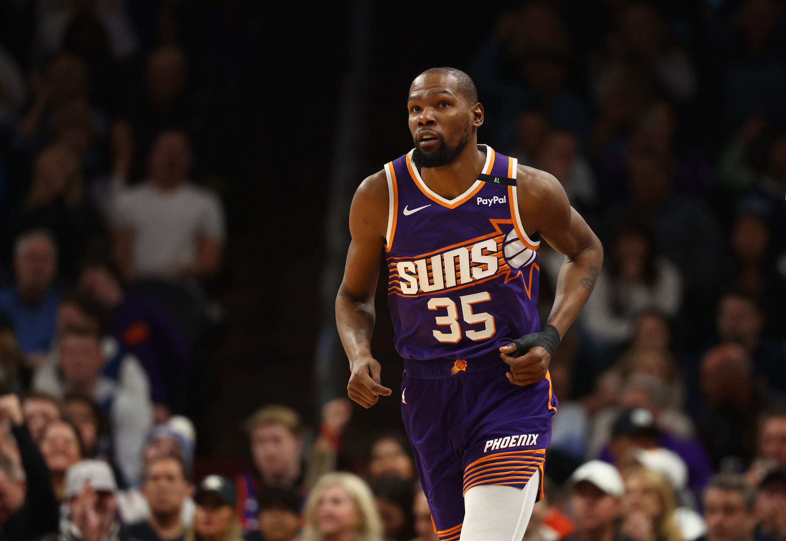 Kevin Durant shows loyalty to Suns despite team's trade attempt