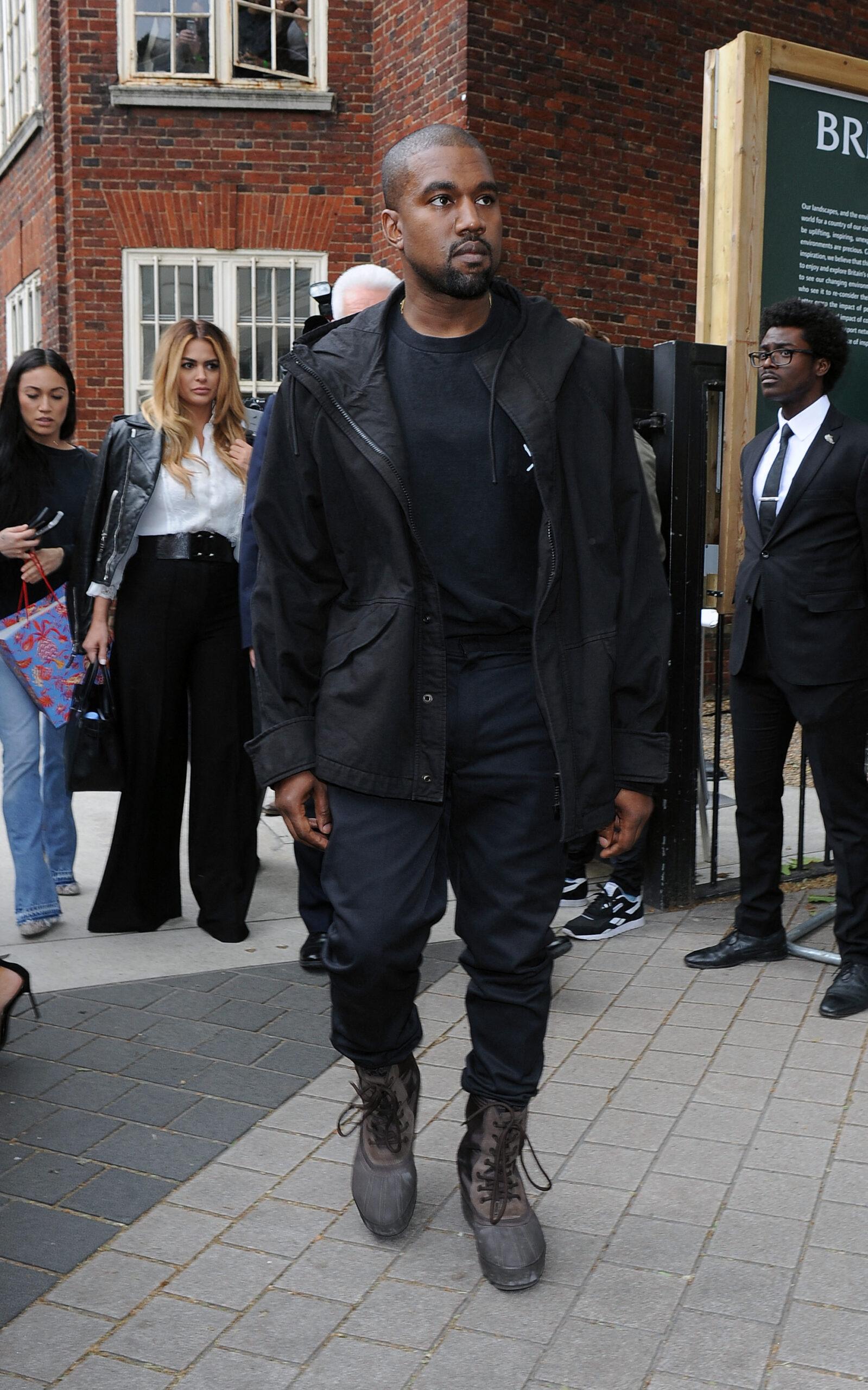 Fans call bluff on Kanye West's insistence that apology isn't tied to ...