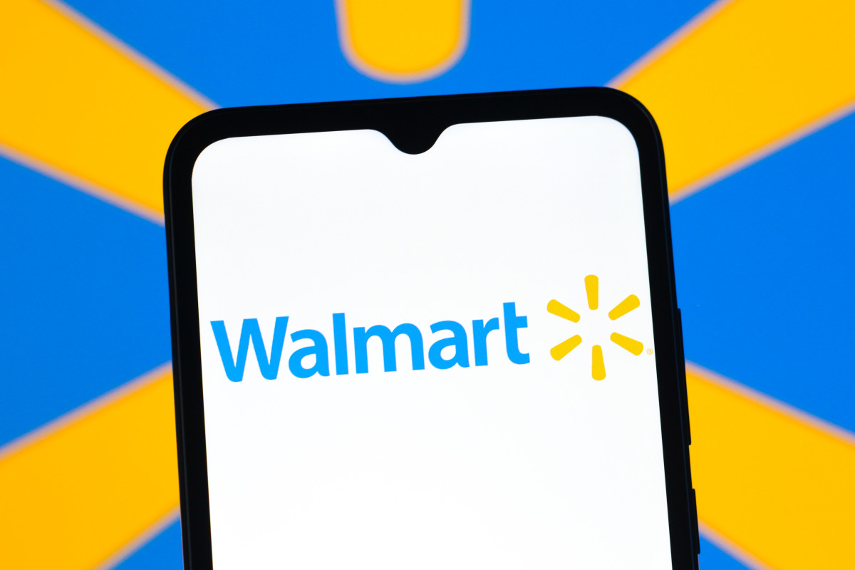 Walmart Is Selling a 822-Piece LEGO Rose Bouquet Set for 20% off and ...